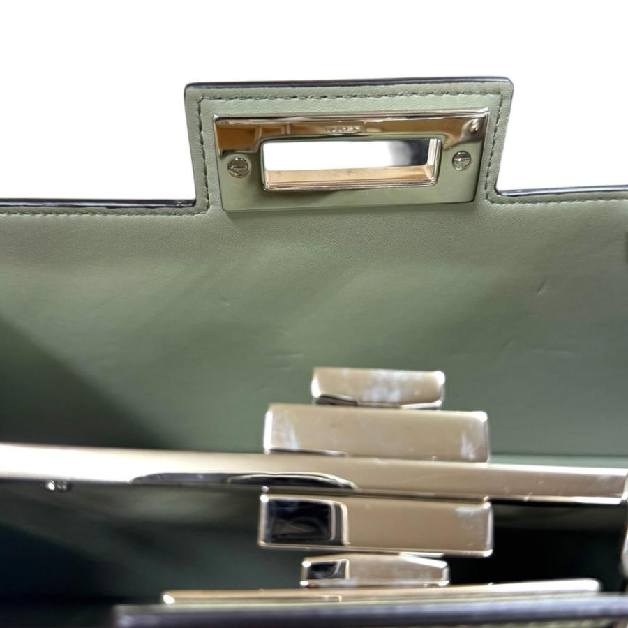 FENDI（フェンディ） ピーカブー カット ショルダーバッグ パテント