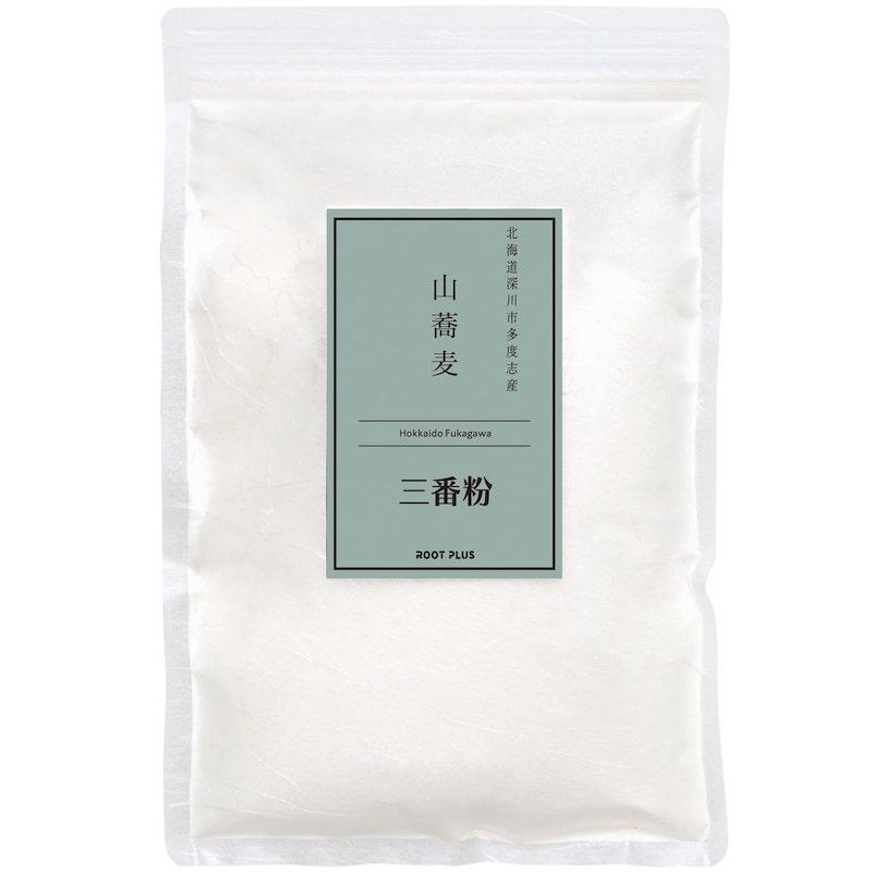 そば粉 三番粉 900g 北海道 深川市多度志産 国産 蕎麦粉 石臼挽き やぶ粉 挽きぐるみ そばがき ガレット そば湯 グルテンフリー 送料無料メール便配送 :rp405a:ROOTPLUS ...