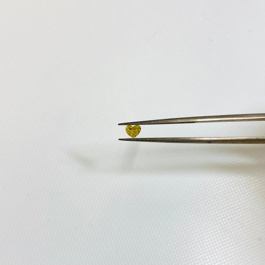 FANCY VIVID YELLOW 0.165ct HS/RT1742/CGL : RTDiamonds - 通販 - Yahoo!ショッピング