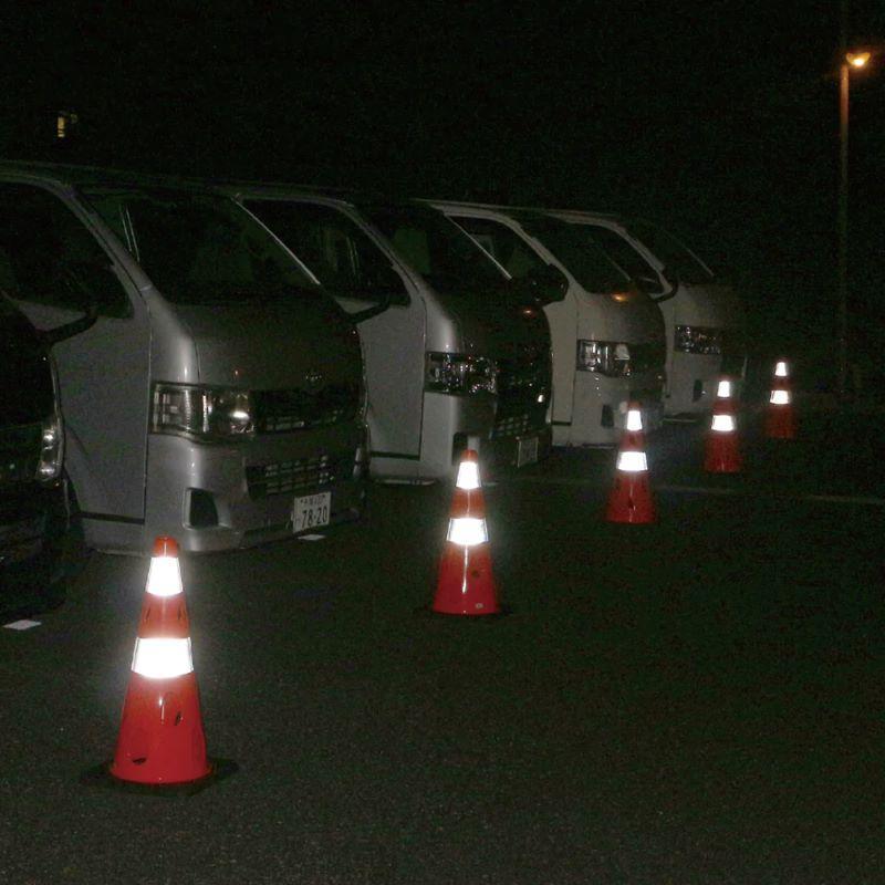 カーボーイ 穴あきコーンCHR-700 点滅灯設置可能タイプ カラーコーン : 資材・印刷のルネ - 通販 - Yahoo!ショッピング