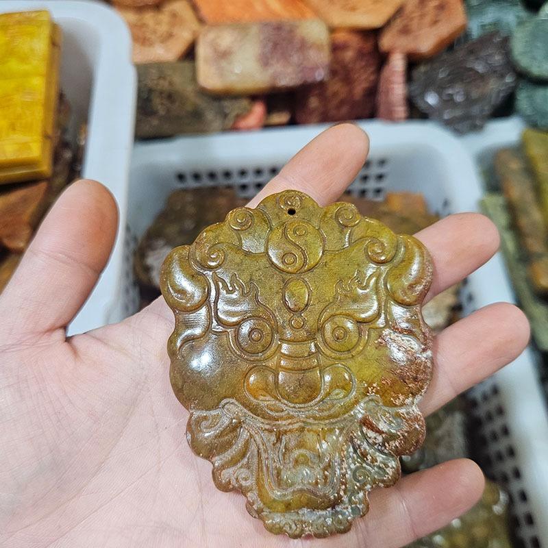 龍 ドラゴン 翡翠 ペンダント ペンダントトップ 手提げペンダント 竜 風水 開運 縁起 干支 中国 貯金箱 玄関 寝室 方角 店舗 金運 ...
