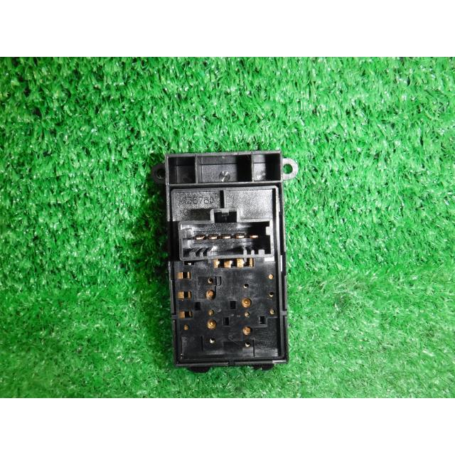 フリードスパイク DAA-GP3 パワーウインドウスイッチ LEA-MF6 35760-TF0-003 : 0000c4297761900 : パーツガレージ - 通販 - Yahoo!ショッピング