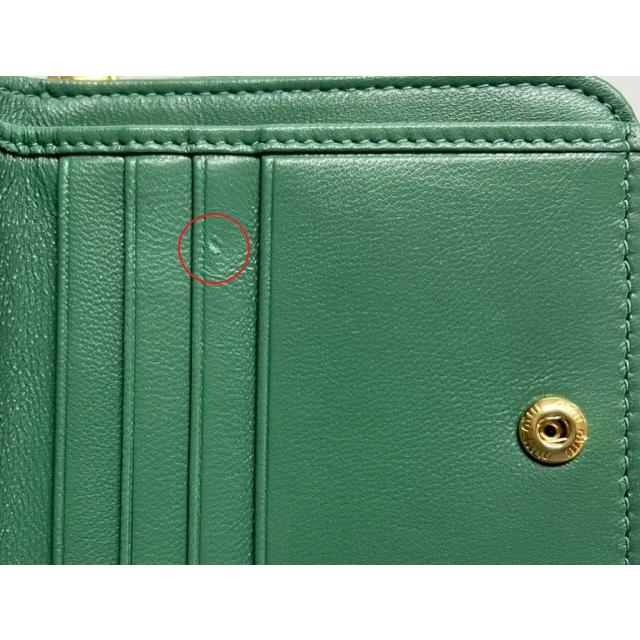 訳あり カード入れ部分に革はがれあり MIU MIU ミュウミュウ 二 訳あり カード入れ部分に革はがれあり MIU MIU ミュウミュウ 二