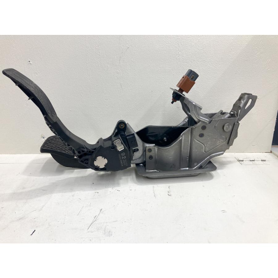 日産 ノート ライダー E12 純正 ブレーキペダル アクセルペダル 18002 1HM0A : サムライセブンヤフー店 - 通販 ...
