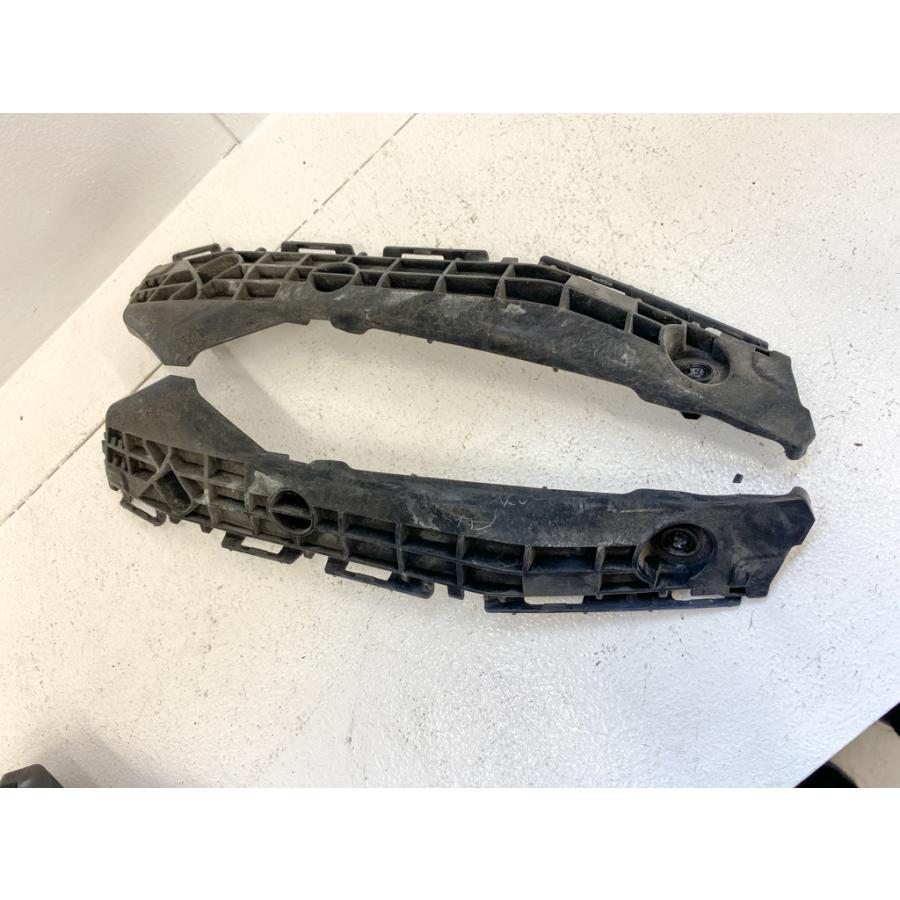 トヨタ ヴィッツ RS NCP131 AHXVK-C 1NZ-FE 209 純正 フロント バンパーリテーナ 52535-52111 ...