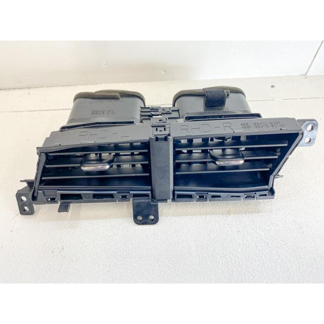 トヨタ ヴィッツ NCP131 AHXVK-C 1NZ-FE 209 純正 エアコン 吹き出し口 センター部分 55670-52091 ...