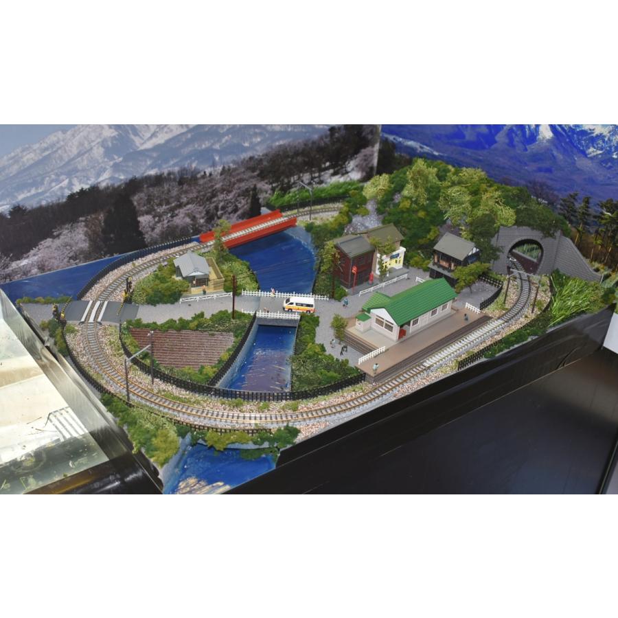 鉄道模型 ジオラマ小型レイアウト 単線60x45cm 昭和の駅前と川 鉄道模型 ジオラマ小型レイアウト 単線60x45cm 昭和の駅前と川