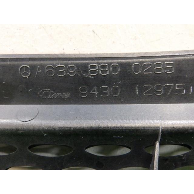 ベンツ Vクラス V350 ABA-639350 フロントグリル M272E35 A6398800285 220471 : 000022047110400 : 株式会社 西友商会 - 通販 ...