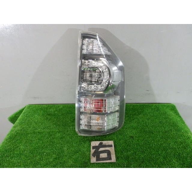 ヴォクシー ヴォクシー/VOXY DBA-ZRR70W 右テールランプ 3ZR-FAE 9AF 28-220 81551-28591 ...
