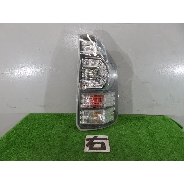 ヴォクシー ヴォクシー/VOXY DBA-ZRR70G 右テールランプ 3ZR-FAE 9AF 28-220 81551-28592 ...