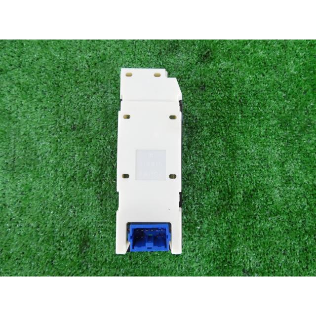 デリカスペースギア GF-PA4W 右フロントPW/パワーウインドウスイッチ 4G64 W09 099-5D07 MR277360 251134 : 株式会社 西友商会 - 通販 ...