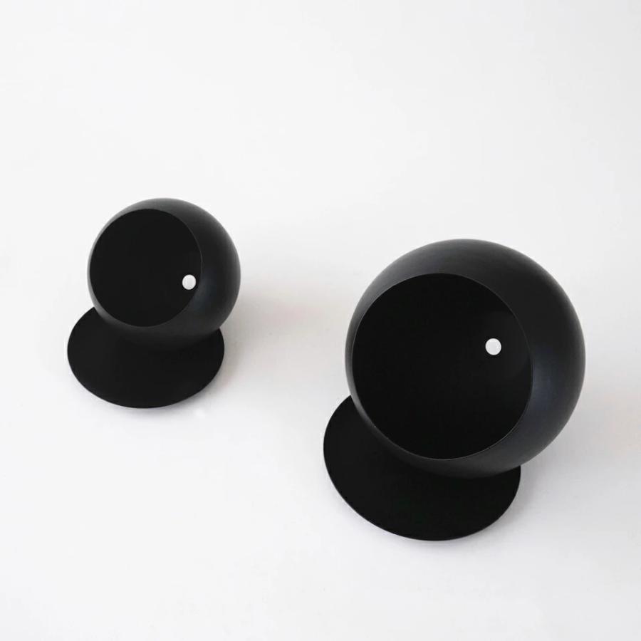 BLACK IRON POT【 orb（オーブ）】Mサイズ 黒 植木鉢 ブラックアイアンポット 鉄 丸型 球体 球形 シンプル マット 軽い ...