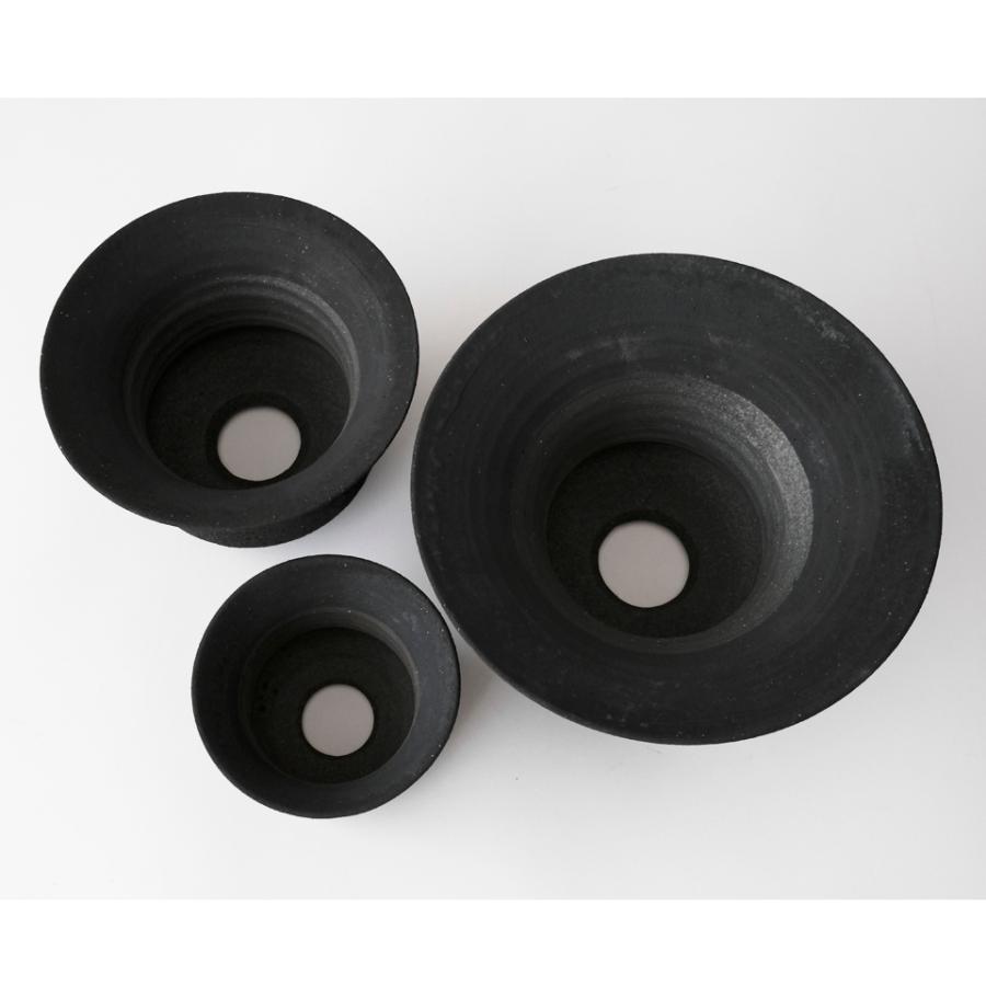 KAMIYAMA 黒鉄釉【中深ソリ -L-】φ23cm×H11cm 植木鉢 8号 陶器 浅鉢 平鉢 ソリ 縁 底穴大きい マット 黒 かっこいい 釉薬 垂れ おしゃれ 塊根 多肉 ...