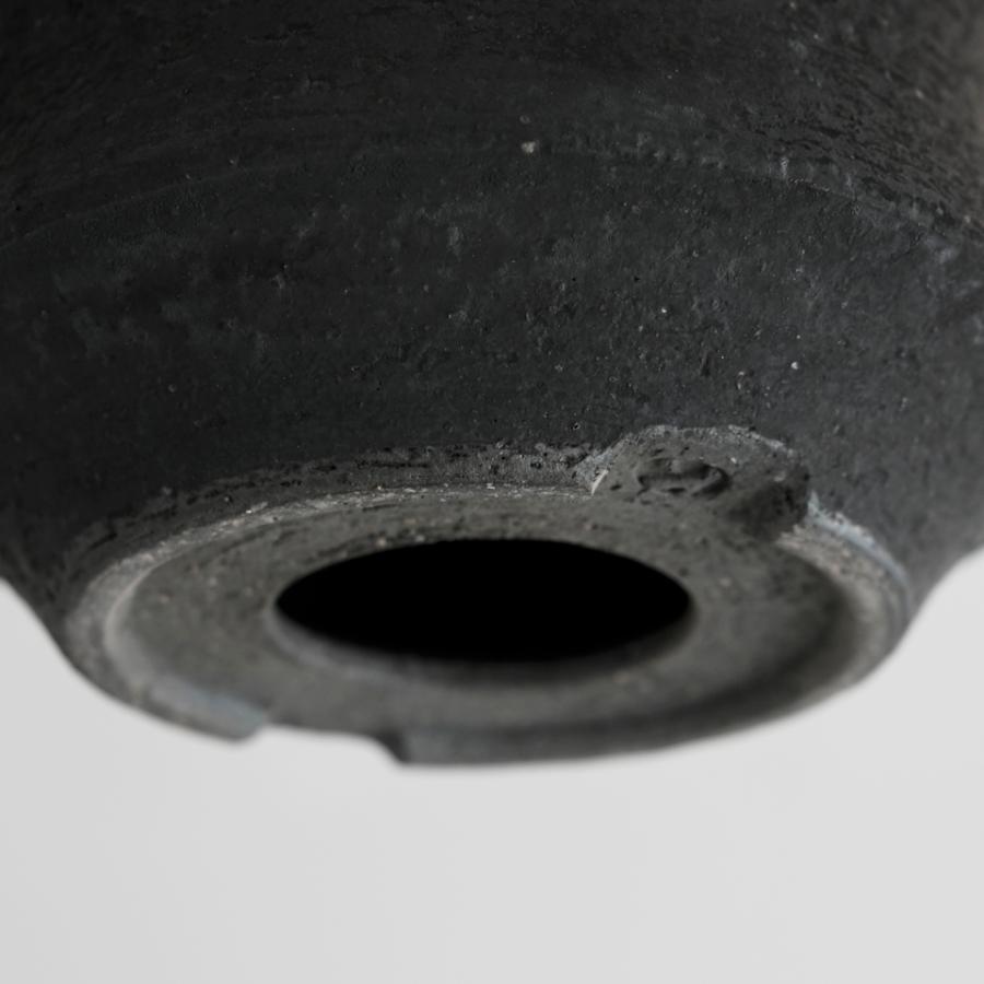 KAMIYAMA 黒鉄釉【中深ソリ -L-】φ23cm×H11cm 植木鉢 8号 陶器 浅鉢 平鉢 ソリ 縁 底穴大きい マット 黒 かっこいい 釉薬 垂れ おしゃれ 塊根 多肉 ...