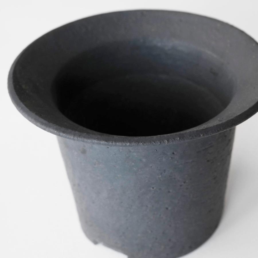 KAMIYAMA -黒釉ツバ広- 【L】 φ15cm×H11cm 5号 リム付き 陶器 縁 ラッパ型 手作り 植木鉢 鉢 底穴大きい 黒 グレー チャコール 色むら おしゃれ かっこいい ...