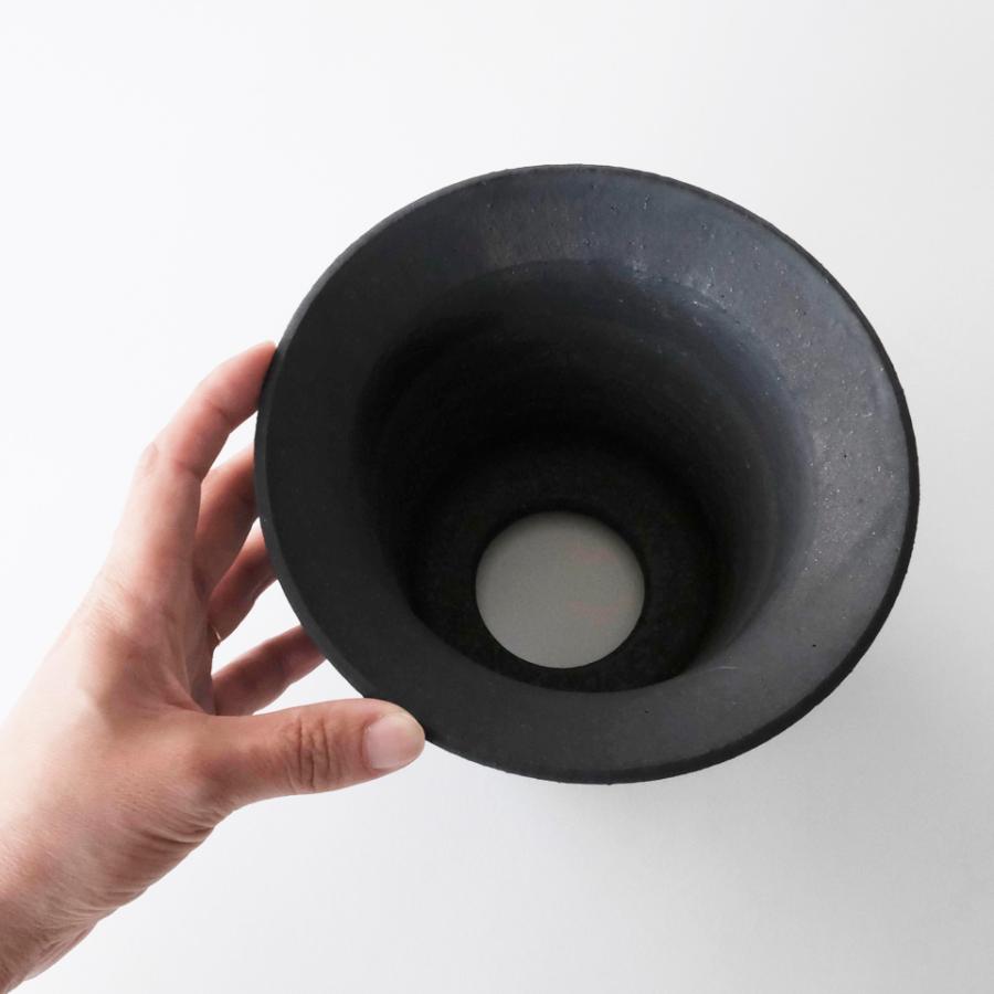 KAMIYAMA -黒釉ツバ広- 【L】 φ15cm×H11cm 5号 リム付き 陶器 縁 ラッパ型 手作り 植木鉢 鉢 底穴大きい 黒 グレー チャコール 色むら おしゃれ かっこいい ...