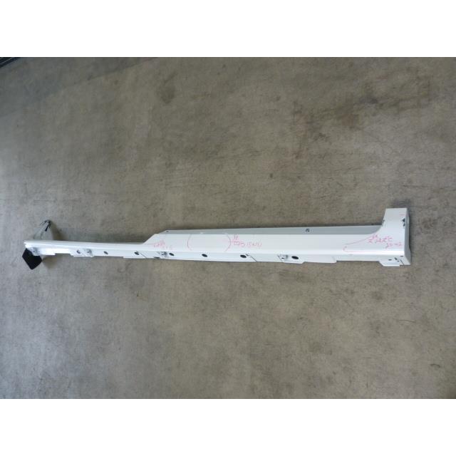 NOAH ノア DAA-ZWR80G 右サイドステップ 75850-28050-A0 : Shirato Auto Parts - 通販 ...