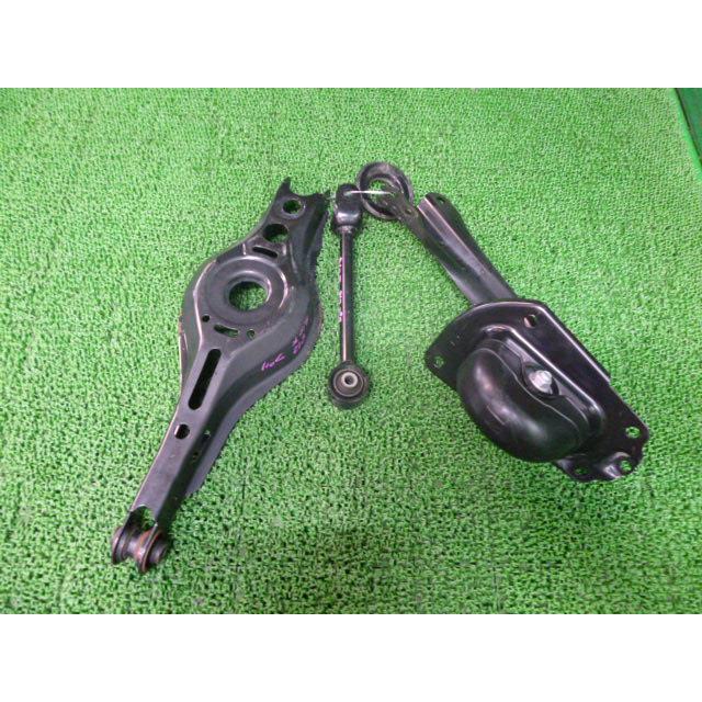 プリウス DAA-ZVW51 左Rロアアーム 48710-47010,48780-47010,48730-47010 : Shirato ...