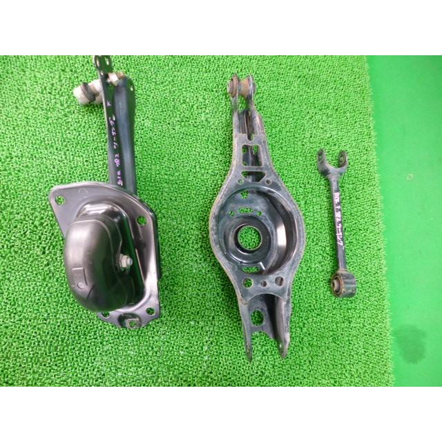 カローラツーリング 3BA-ZRE212W 左Rロアアーム 48760-47010,48710-47010,48730-47010 ...
