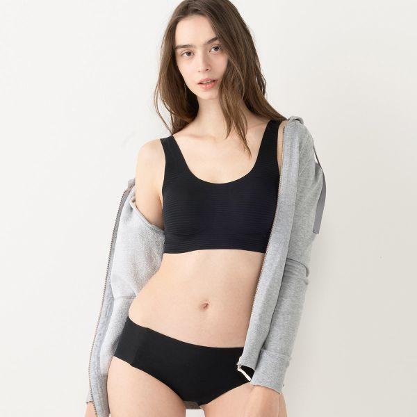 Sloggi トリンプ スロギー ゼロ フィール ライト G065 N-Top sloggi ZERO FEEL レギュラーショーツ ヒップスター LL Triumph BK BE ...