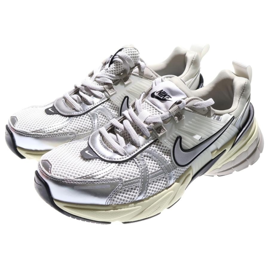 NIKE（ナイキ） V2K RUN SUMMIT WHITE/METALLIC SILVER V2Kラン ローカットスニーカー ホワイト ...