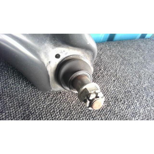 フィットシャトル DAA-GP2 右Fロアアーム NH731P : 有限会社 昭和メタル アウトレット - 通販 - Yahoo!ショッピング