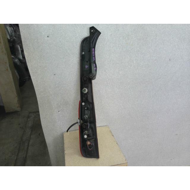 ムーヴ DBA-LA100S 右テールランプ X B70 220-51059 : 有限会社 昭和メタル アウトレット - 通販 - Yahoo!ショッピング