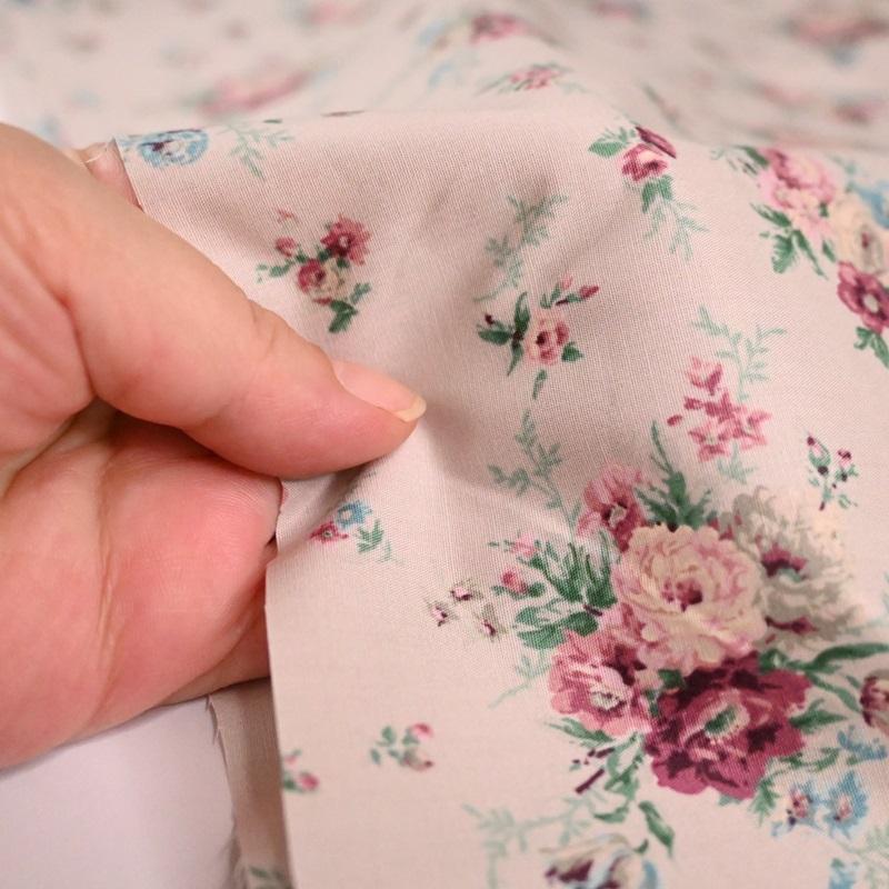 YUWA 有輪商店 70ローン ラスターグロス 生地 (50cm単位) 339064 small bouquet バラ柄 花柄 お花 布 ワンピース スカート パッチワーク バッグ 小物 ...