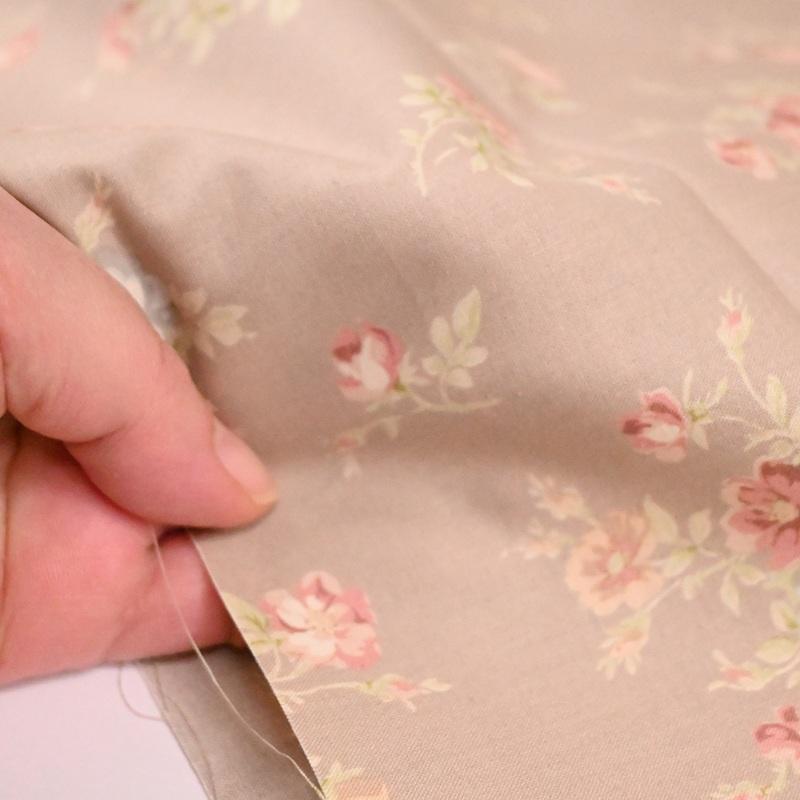 YUWA 有輪商店 シャーティング 生地 (50cm単位) 829857 Roses dancing お花 フラワー flower 布 ワンピース スカート パッチワーク バッグ 小物 ...