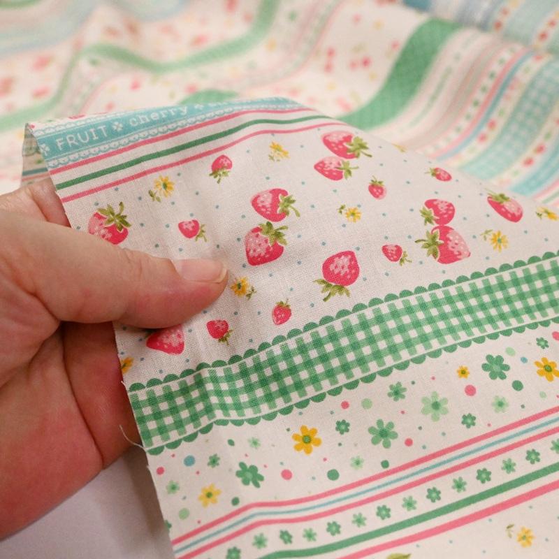 YUWA 有輪商店 シャーティング ソフトチンツ 生地 (50cm単位) AT829947 松山敦子さん 30's collection フルーツ リボン イチゴ チェリー フラワー お花 布 ...