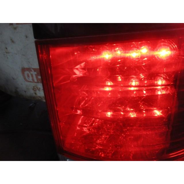 トヨタ AZR60 ノア 右・テールランプ ブレーキ 28-184 : bl-379511-97792759 : 株式会社エース金属 - 通販 ...