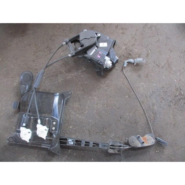 トヨタ ZRR70 ボクシー ヴォクシー 左・Rドア リア パワースライドモーター : 株式会社エース金属 - 通販 - Yahoo!ショッピング