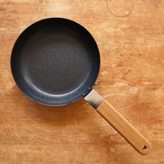 日本製 ambai 玉子焼 フライパン 丸 【ガス IH 対応 鉄 卵焼き 器 たまご焼き おしゃれ お弁当用 直火】 : slow works - 通販 - Yahoo!ショッピング