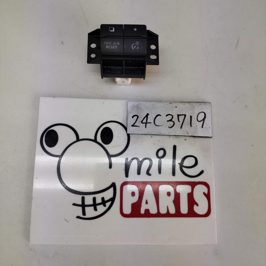 FC26／FNC26 セレナ 純正 メータースイッチ 2Z6−24−2/24C3719*同梱不可 : スマイルパーツ1号店 - 通販 - Yahoo!ショッピング