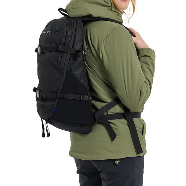 2025 BURTON バートン Day Hiker 22L デイハイカー22L True Black 152861【 リュック バックパック アドベンチャー対応 タブレット収納 防水 撥水 ...