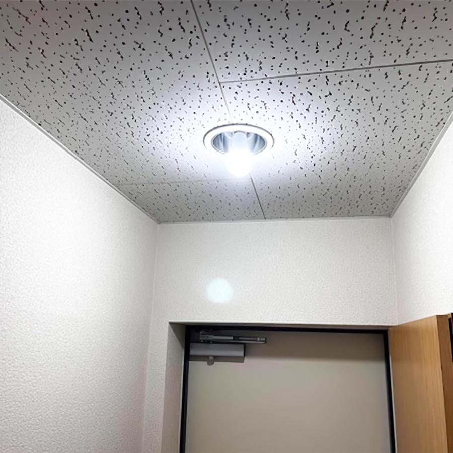 Aiwode，E17→E26変換ソケット 可動，角度の可変式ソケット，E26 LED電球専用，斜め付けダウンライトに直下方向に取付可能，センサー : za301dc13506 ...