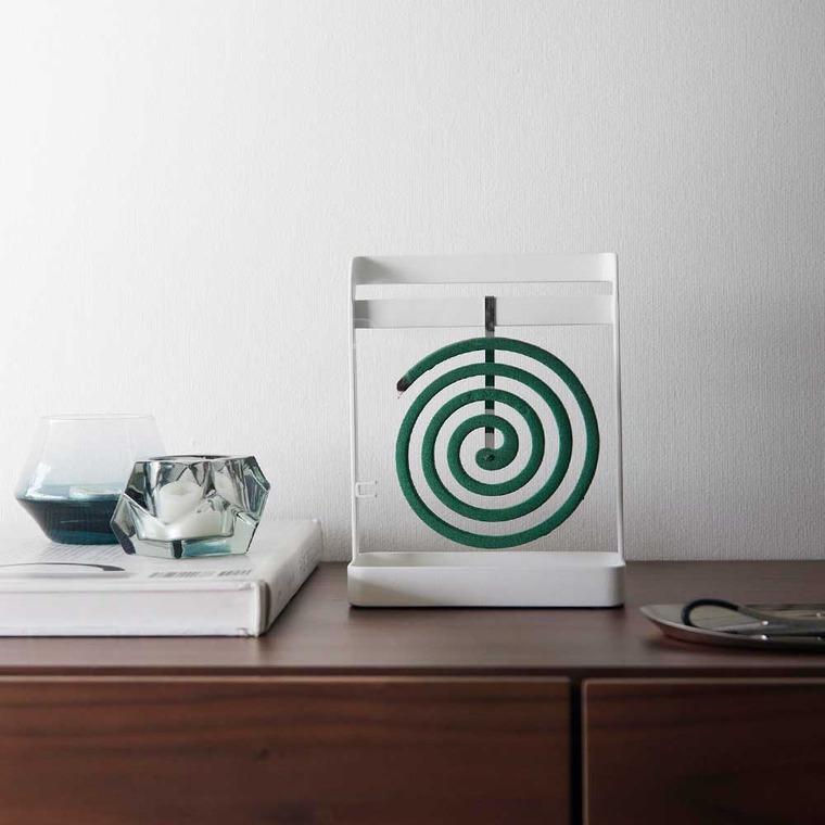 山崎実業 tower 蚊取り線香ハンガー タワー 虫よけ 公式 ホワイト ブラック 6446 6447 / 蚊取り線香ホルダー 持ち運び 虫除け 玄関 ベランダ : ソムリエ@ギフト ...