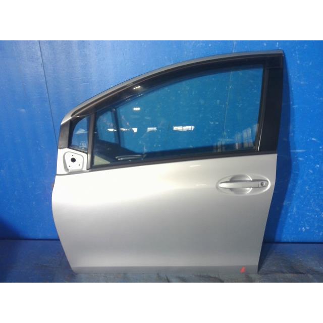 ヴィッツ CBA-NCP95 左FドアASSY : 株式会社SYパーツ部門 - 通販 - Yahoo!ショッピング