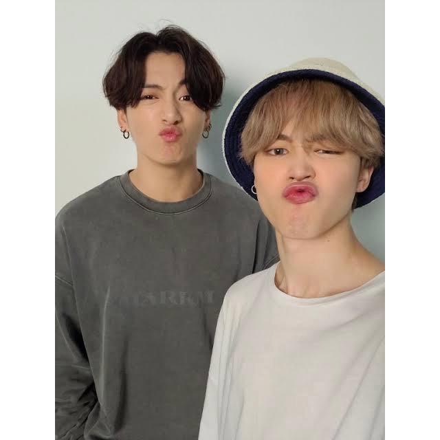 BTS グク・ジン着用】MARKM マークエム Bold Logo Pigment BTS グク・ジン着用】MARKM マークエム Bold Logo Pigment