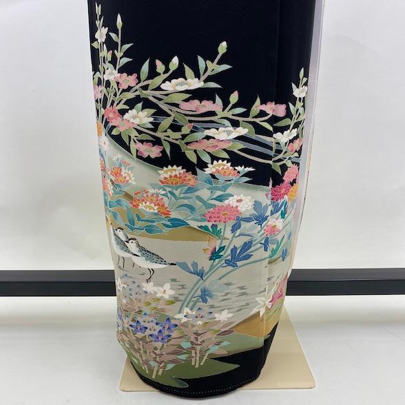 黒留袖 友禅 風 友禅調 落款入り 菊 オシドリ 虫食い 揚羽蝶紋 黒留袖 友禅 風 友禅調 落款入り 菊 オシドリ 虫食い 揚羽蝶紋