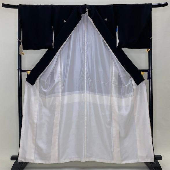 黒留袖 友禅 風 友禅調 落款入り 菊 オシドリ 虫食い 揚羽蝶紋 黒留袖 友禅 風 友禅調 落款入り 菊 オシドリ 虫食い 揚羽蝶紋