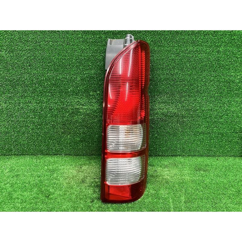 トヨタ ハイエース KDH206V 右テールランプ・テールライト ロングDX 1T コイト 26-120 81550-26201 2EF ...