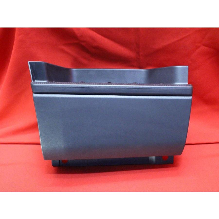 ★TOYOTA トヨタ ハイエース 200系 ステッププレートカバー RH 51773-26032 51773-26021 美品！右！★ ...