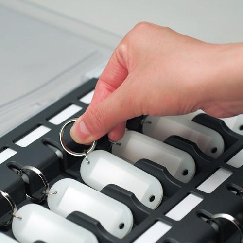 コクヨ キーファイルハーフ（KEYSYS） 透明フタタイプ 9個吊 KFB−HA4T 1個 :6115159:ぱーそなるたのめーる - 通販 ...