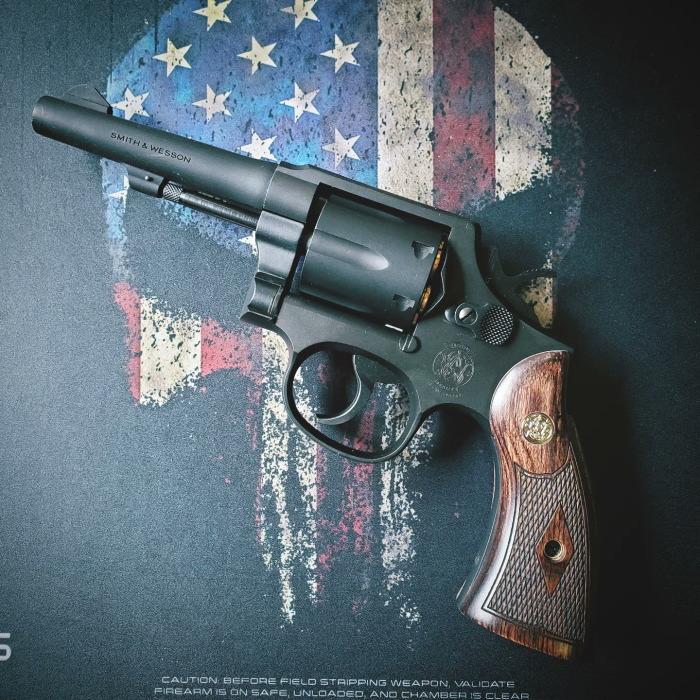 ☆アルタモント S&W Kフレーム スクエアバット用 木製グリップ ☆アルタモント S&W Kフレーム スクエアバット用 木製グリップ