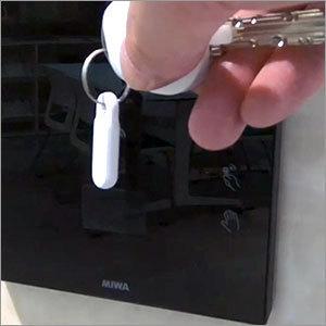 美和ロック カギの閉め忘れ防止グッズ ChecKEYII ブラック、ホワイト色あり選択 チェッキー ChecKEY2 : セキュリティ王 ヤフー店 - 通販 - Yahoo!ショッピング