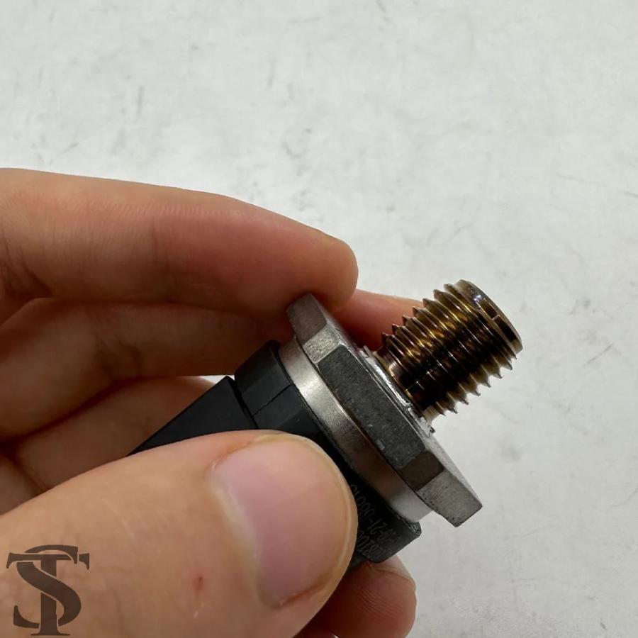 並行輸入品 1/3 個 0281002498 ボックス付き燃料レール高圧センサーメルセデスベンツ A C E G M S スプリンタースマート ...