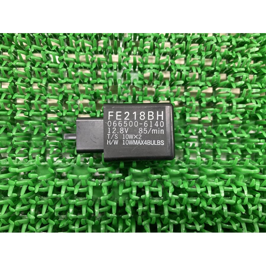 ZRX1200ダエグ ウインカーリレー FE218BH カワサキ 純正 中古 バイク 部品 ZRT20D コンディション良好 割れ欠け無し ...