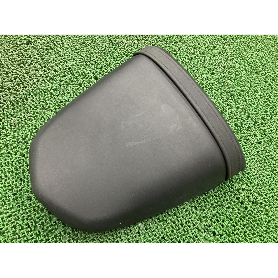 スズキ（SUZUKI） GSX-R750 タンデムシート 29G 純正 中古 バイク 部品 GR7JA シートバンド 修復素材や張り替えベース ...