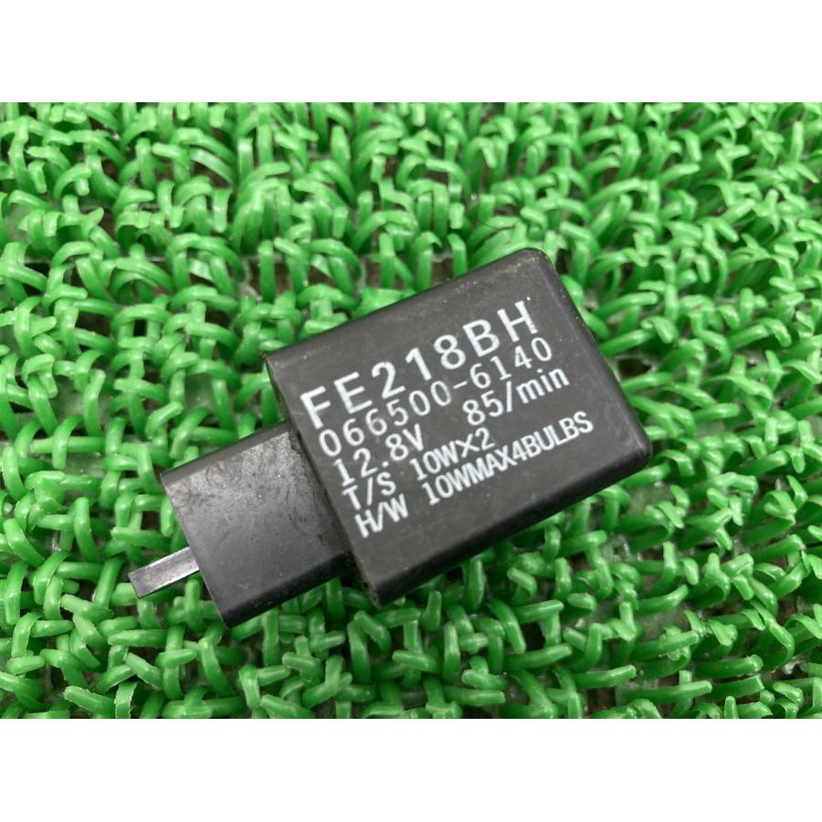 カワサキ Dトラッカー ウインカーリレー FE218BH 純正 中古 バイク 部品 LX250V 機能的問題なし 品薄 希少品 車検 ...